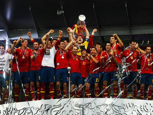 Thousands watch Spain take Euro 2012 title in Kiev | News | Breaking ...