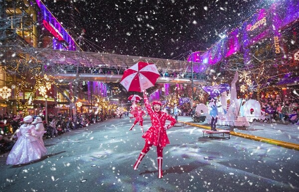 Snowflake Lane Brings Cheerful Season’s Greetings to PNW | News ...