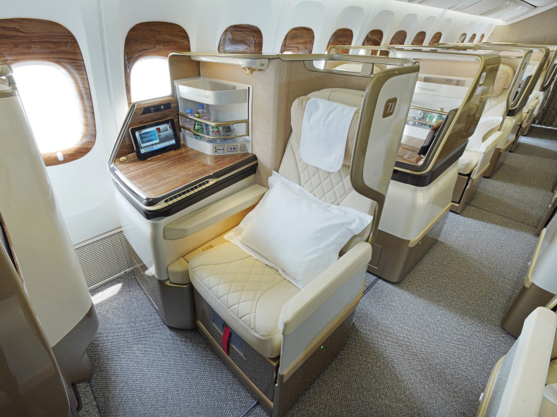 Emirates’ first retrofitted 777 aircraft featuring its latest cabin ...