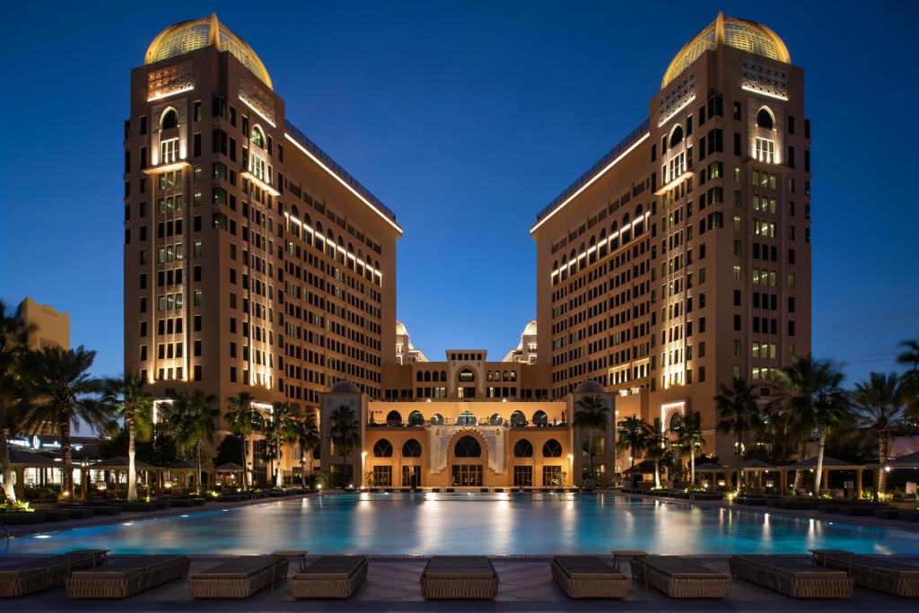 Breaking Travel News explores: Five-star luxury in Qatar | Focus ...
